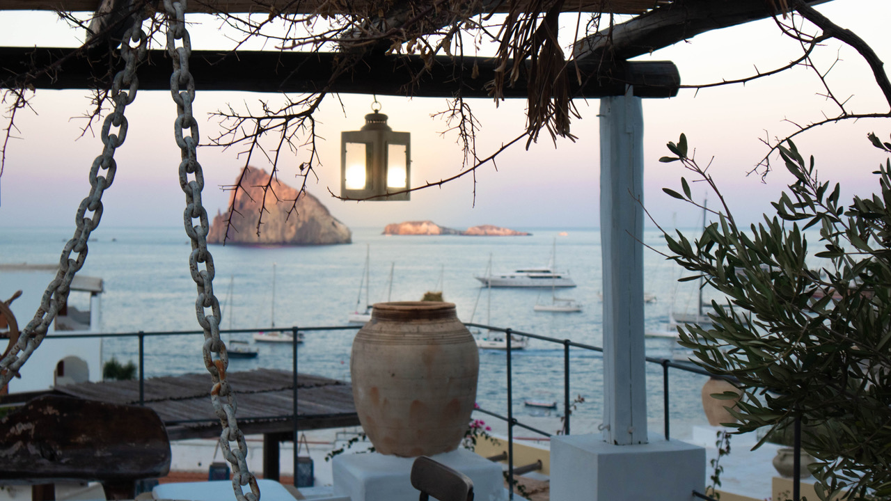 Sailing Magic Carpet: Summer in Sicily - C-Tow Marine Assistance Ltd.